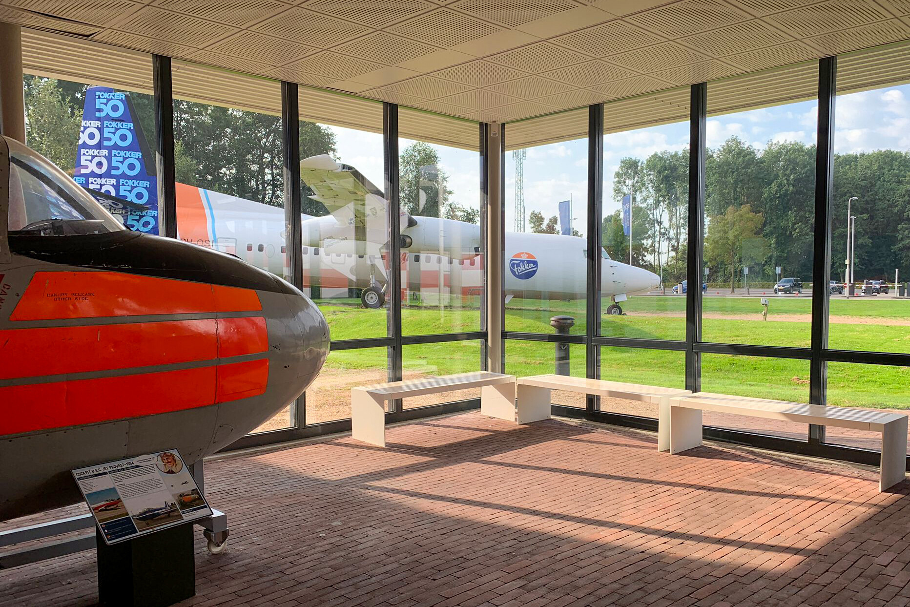 Nieuwe comfortabele wachtbanken voor Aviodrome Luchtvaartmuseum