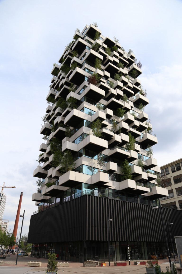 Betonnen Tour picknicktafels op dakterras Trudo Toren | Tjinco